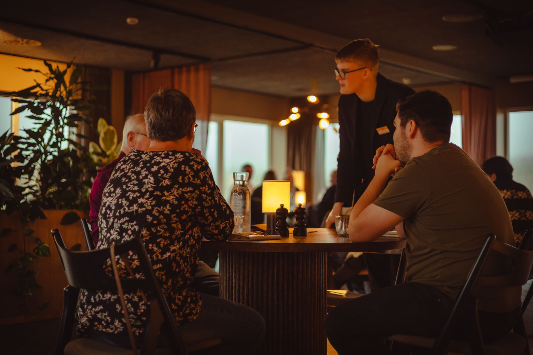 Vertir til tænastudeildina - Hotel Vágar